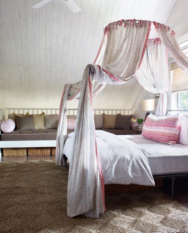 Top Canopy Bed Curtains: Best Ideas & Tips | Spiffy Spools
